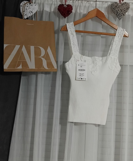 Prelep Zara pamucni top sa cipkom sa etiketom S