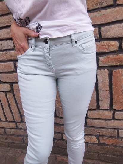 MEXX svetlo plave farmerke vel M Poklon majica
