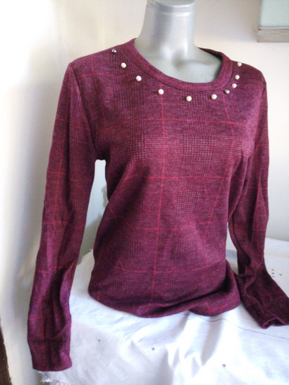 Nova bordo crna dzemper bluza M