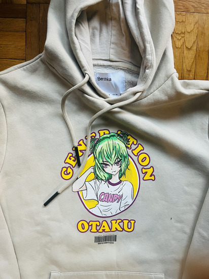 Bershka Anime dukserica
