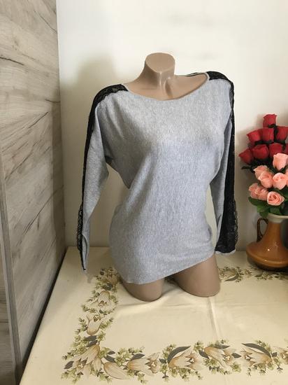 Stradivarius sivi dzemper crna cipka M