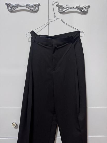 Zara braon pantalone sa prugicama