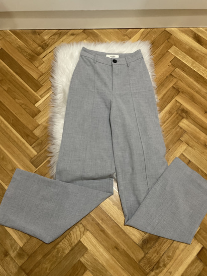 NOVO Pull&Bear pantalone na crtu vel.XS