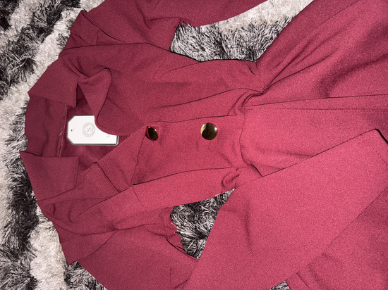 Bordo kombinezon sa etiketom