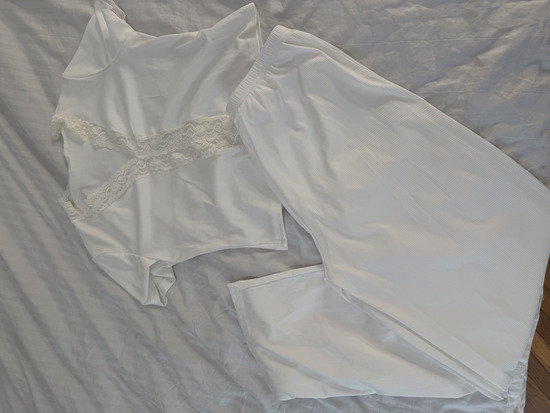 Elegantna pidzama sa cipkom