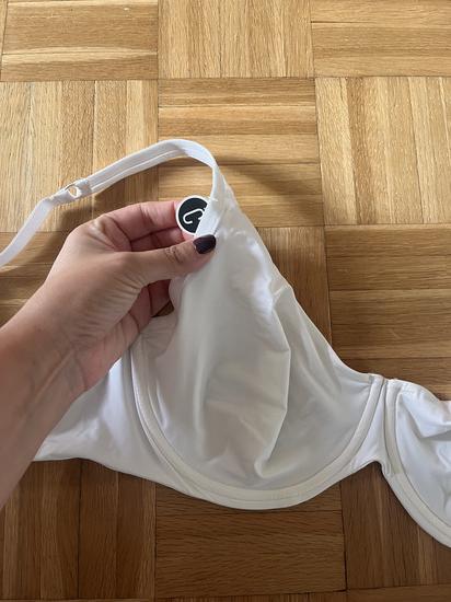 Nov grudnjak sa etiketom women secret