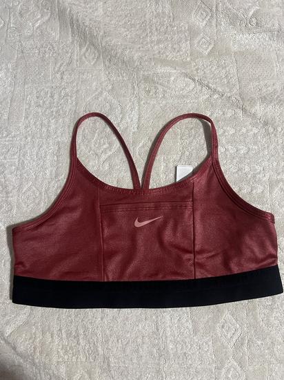 Nike top