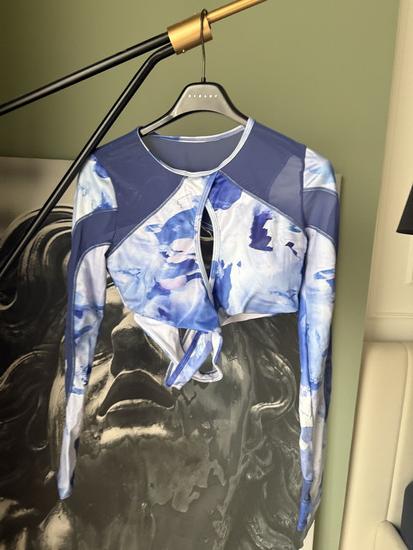 Sportski crop top