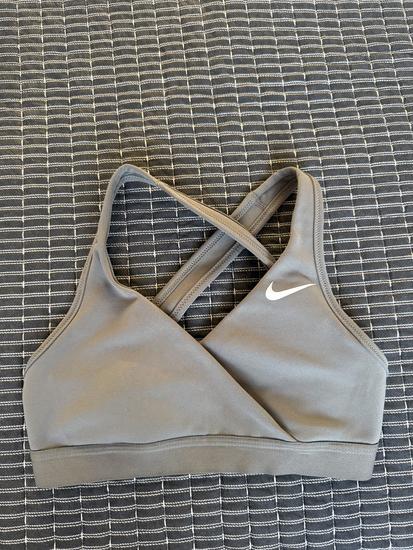 Nike sivi top za trening