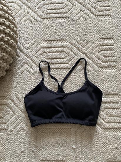 SPORT TOP VRA A UMETCIMA ZA S I XS VEL
