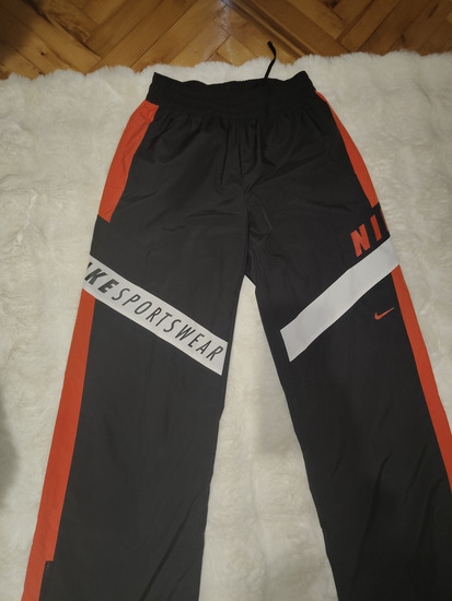 Nike trenerka xs novo