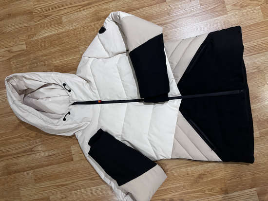 Ellesse zenska jakna velicina M
