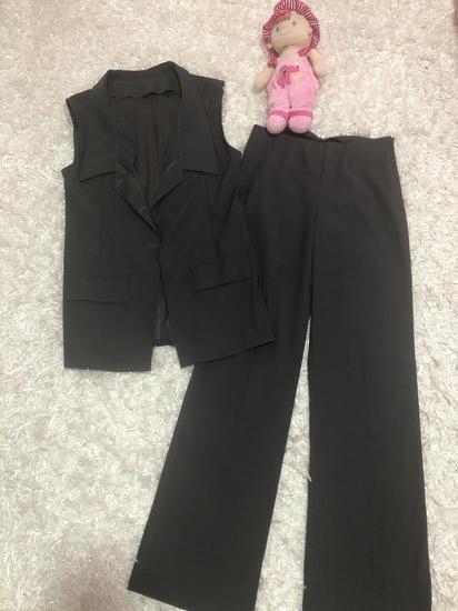 Komplet prsluk i pantalone