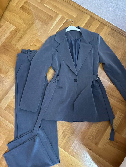 Odelo (sako i pantalone)