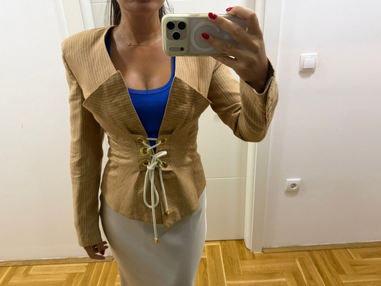 Mona strukirani sako