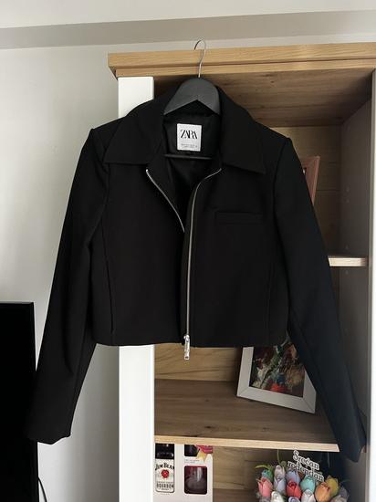 %snizeno% Zara crop sako jaknica