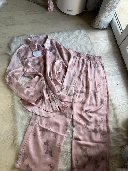 NOV bebi roze komplet sa leptirima