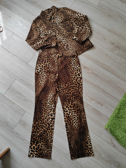 Komplet jakna i pantalone