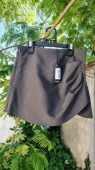 Nov Boohoo ruched skort šorts suknja