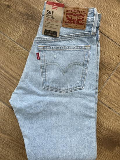 Levis 501(sa etiketom)
