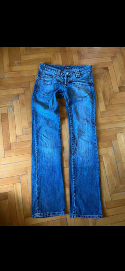 Armani farmerke 24 US vel 32 EU xxs