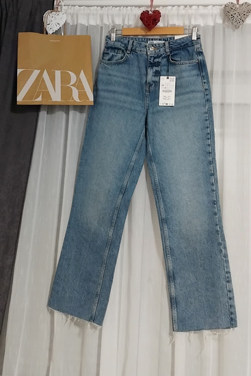 Zara Z1975 HIGH-RISE STRAIGHT JEANS sa etiketom 36