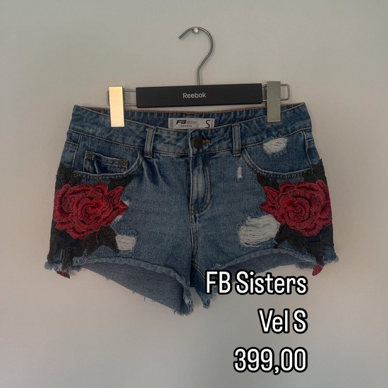 FB Sisters vel S teksas sorts kratak