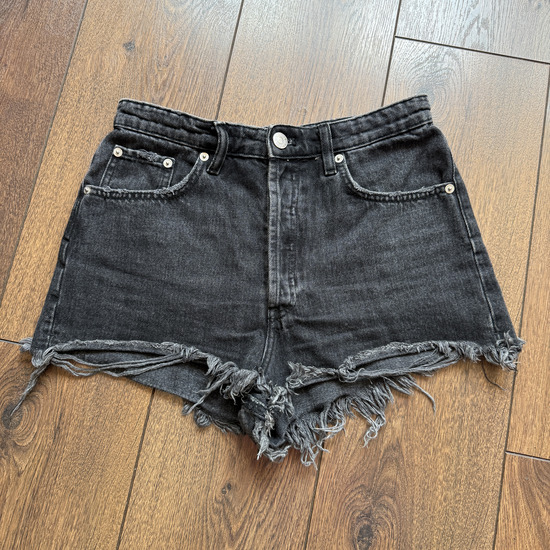 Zara crni teksas sorc