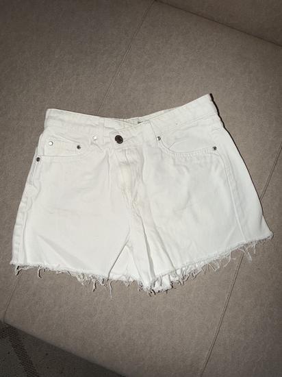 Stradivarius beli sorts