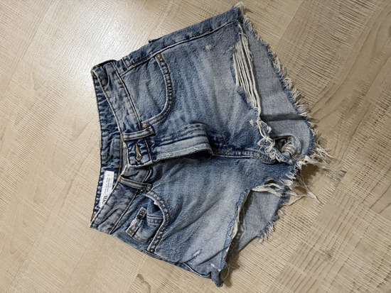 Zara sorts 32