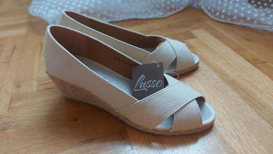 Nove sandale