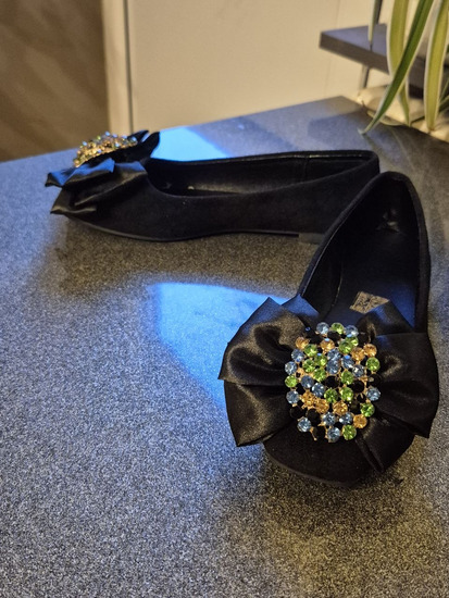Elegantne Crne Baletanke sa mašnom