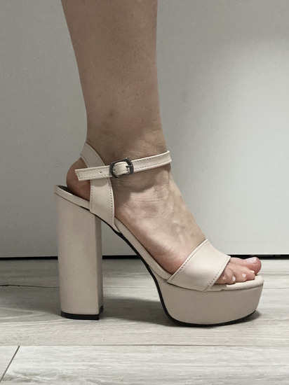 Sandale štikle