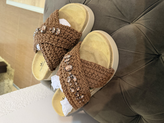 Nove braon papuce