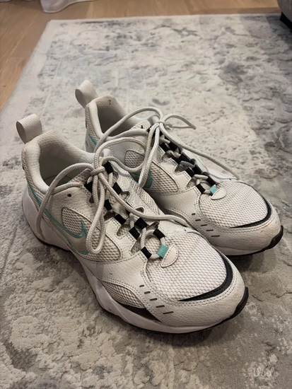 NIKE patike