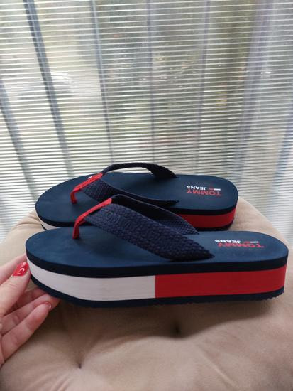 TOMMY HILFIGER