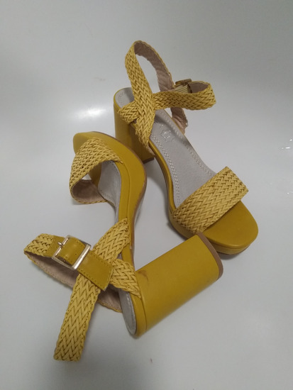 NOVE *Šafran* BANANA Zute,od prave KOZE%%
