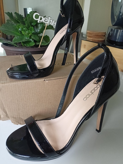 Boohoo crne visoki sjaj sandale br.38 NOVO