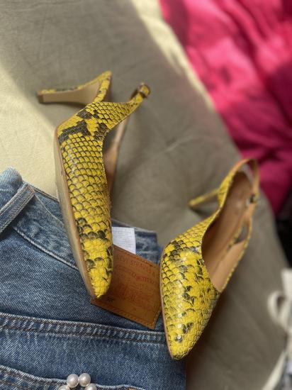Debutto Donna jako atraktivne kozne salonke