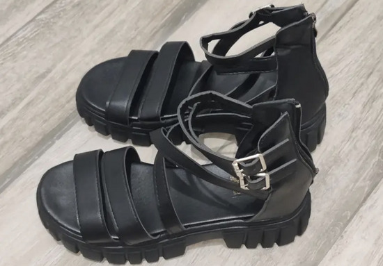 NOVE sandale 40