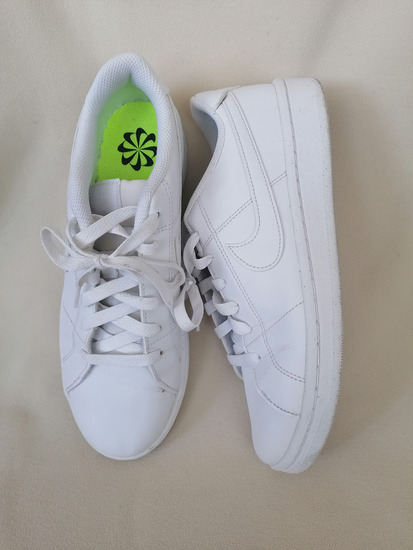 NIKE COURT ROYALE br 39 - SNIZENO