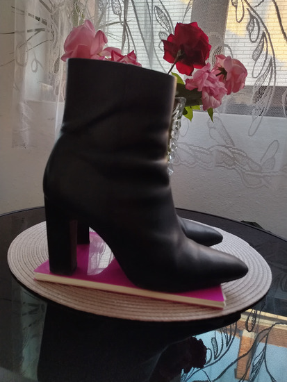 *SALE* GINO ROSSI * odlične, 100%KOŽA. kao NOVE