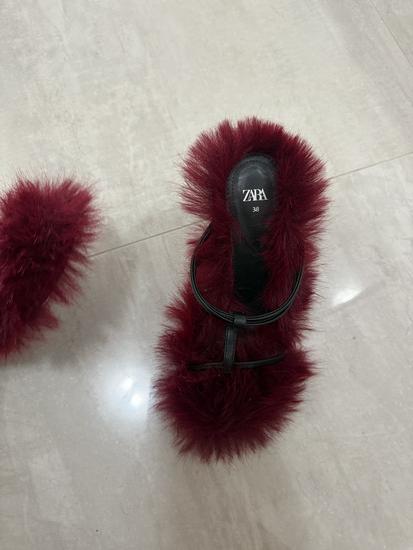Zara krznene papuce
