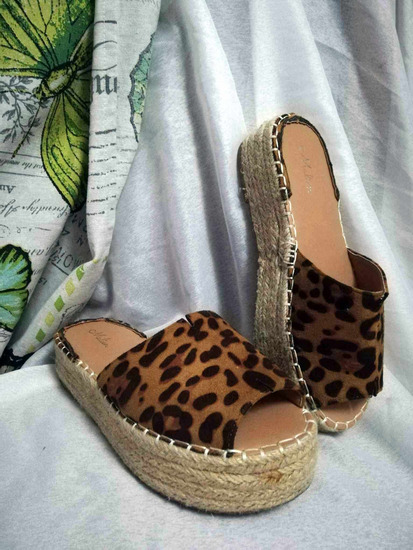 Leopard papuče kao nove
