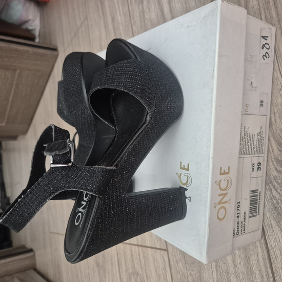 Sandale 39 snizene