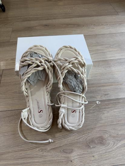 Nove sandale
