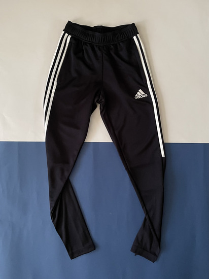 Adidas original donji deo trenerke
