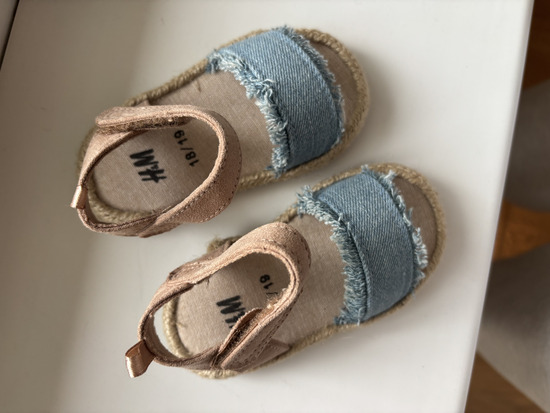 Nove h&m sandale 18/19