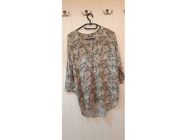 Cvetna bluza od viskoze vel.38