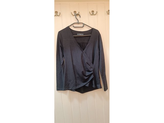 Next crna bluza vel.M/L